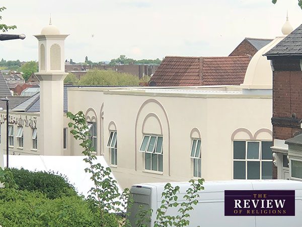 Mosques - Spreading Peace In Society | The Review of Religions