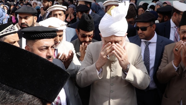 Caliph Returns Home After Epic 7-day Germany Tour | The Review of Religions