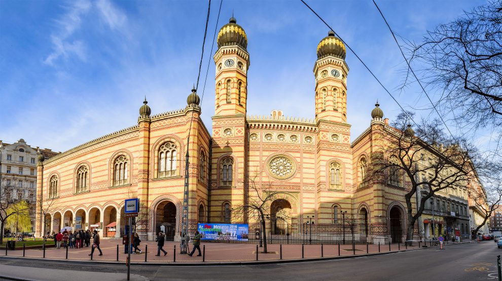 Places of Worship – The Great Synagogue of Budapest | The Review of ...