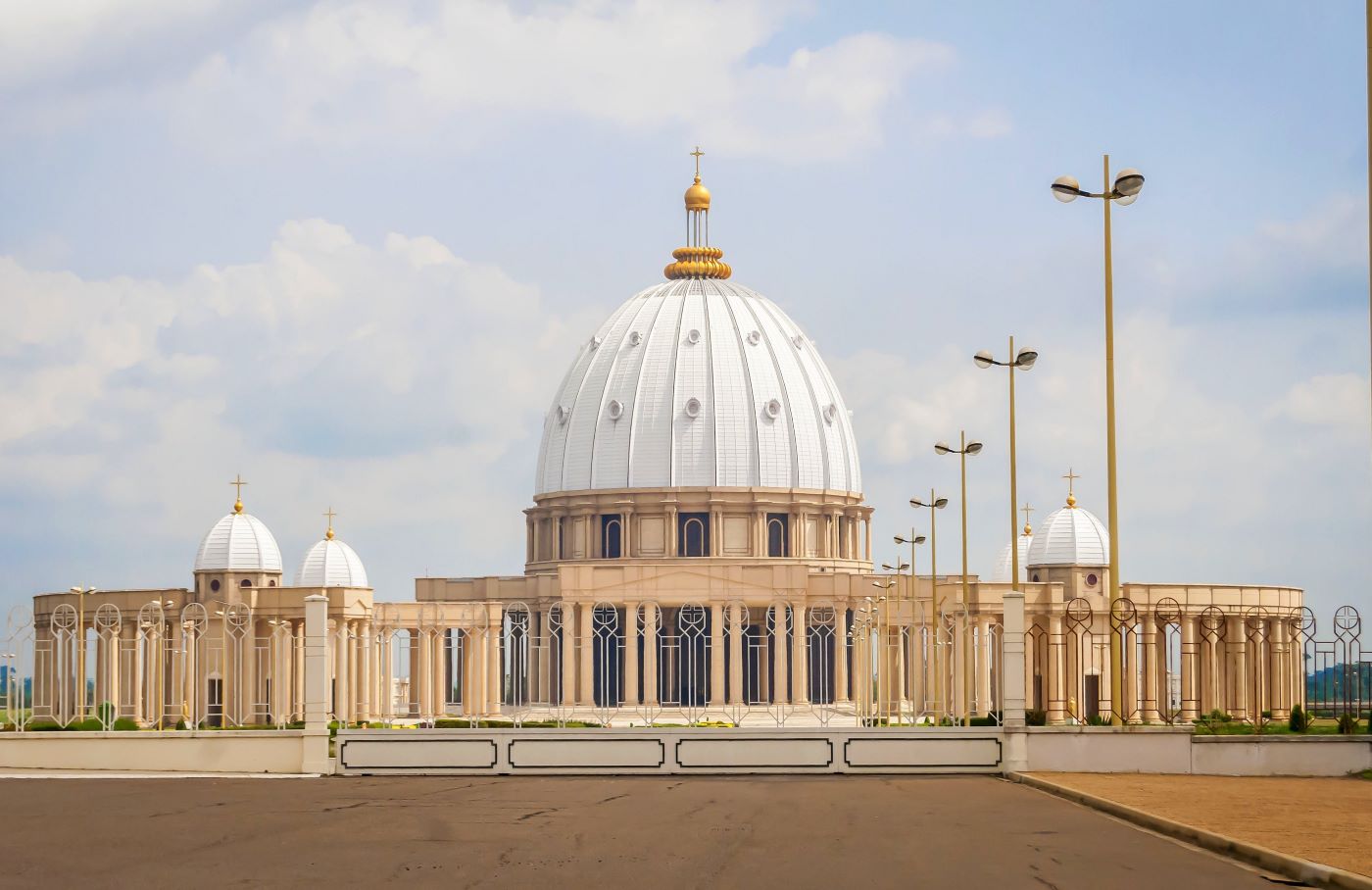 Places of Worship - Yamoussoukro Basilica | The Review of Religions