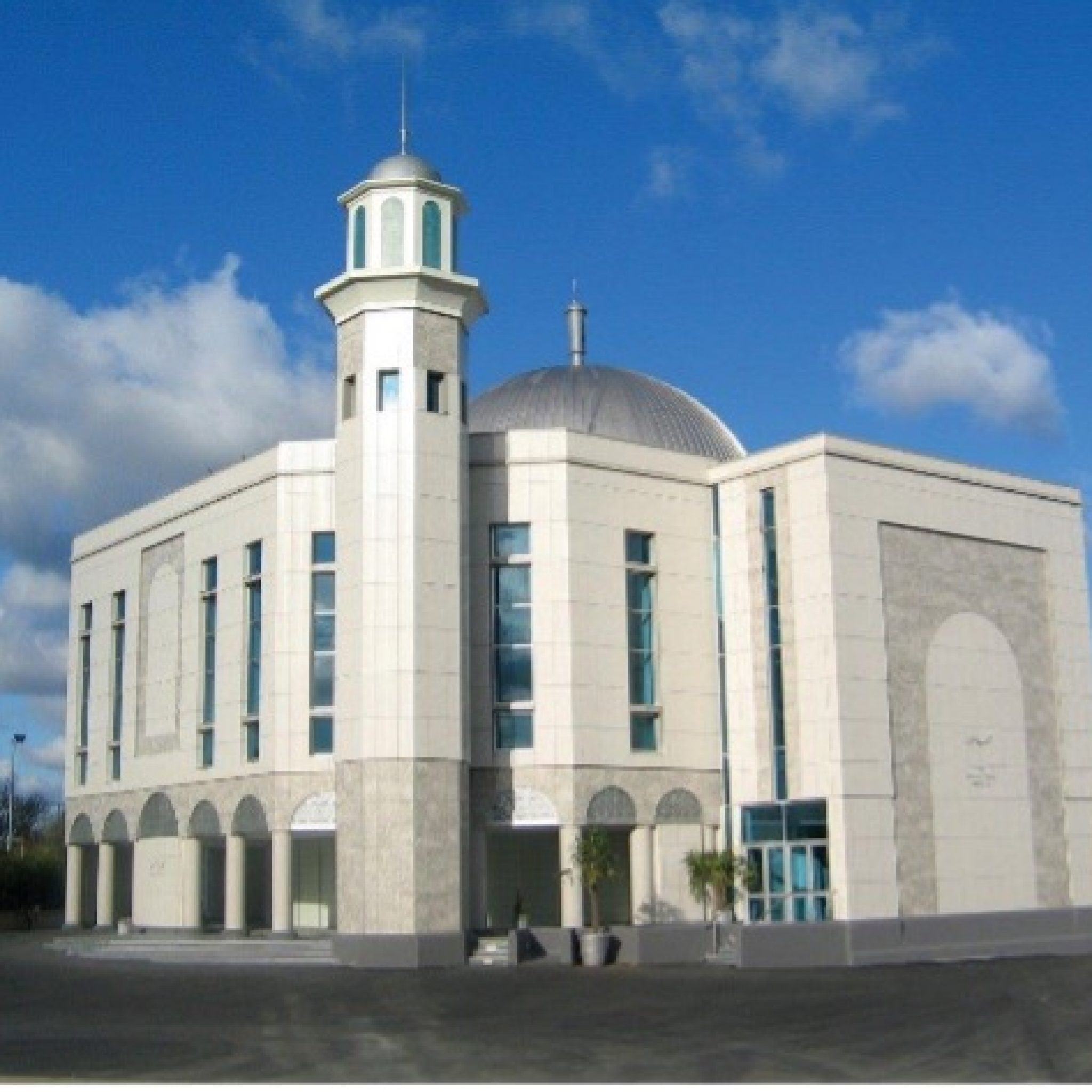 Britain's Biggest Mosque - A 2000 Year History? | The Review of Religions