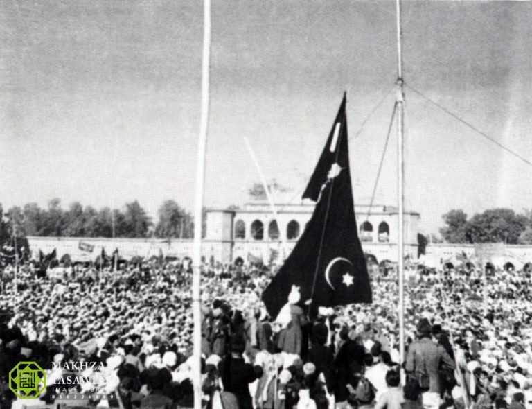 What You May not Know About the Ahmadiyya Flag… | The Review of Religions